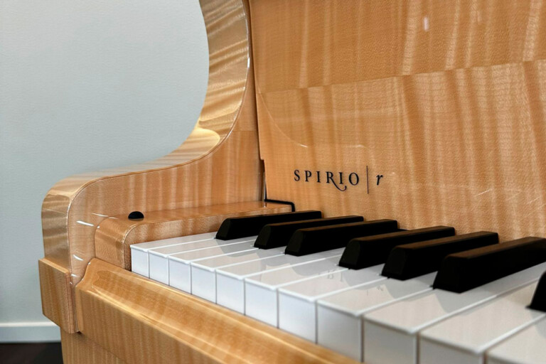 La elegancia de la madera de sycamore europeo: cómo un piano se ...
